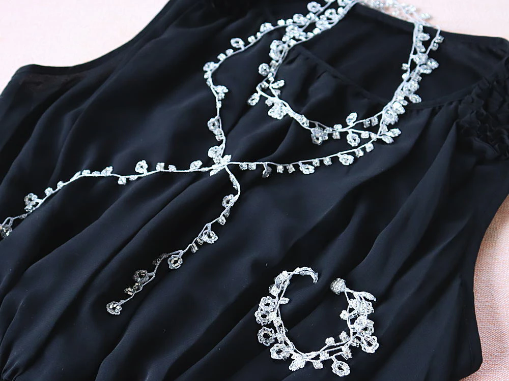 華やかで涼しげな、大人顔のレース小物 | iichi 日々の暮らしを心地よくするハンドメイドやアンティークのマーケットプレイス